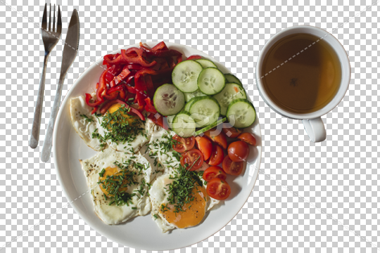 عکس یک بشقاب صبحانه تخم مرغ خیار و گوجه خرد شده و چای بُرچین تصاویر